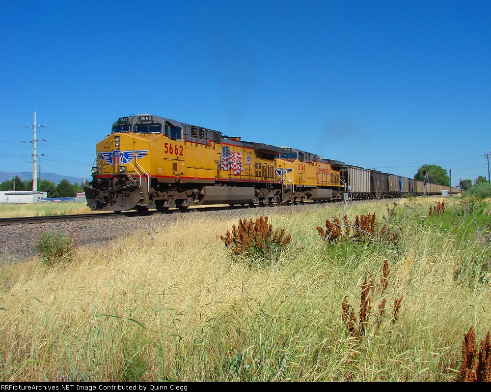 UNION PACIFIC GE AC4400CWCTE'S 5662 AND 5740 JULY 3,2010 PROVO,UTAH.